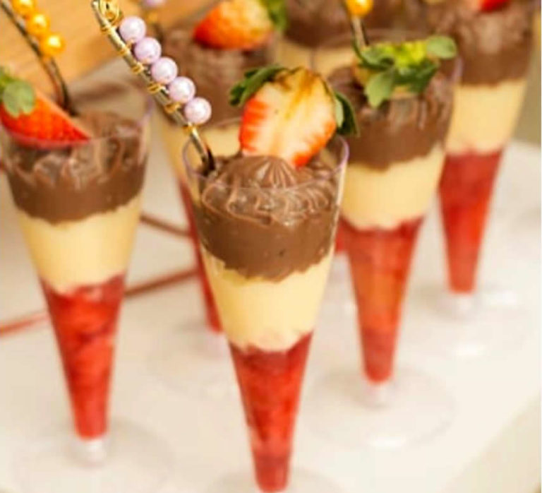 Verrine de Morango com Chocolate - Karina Hoyer